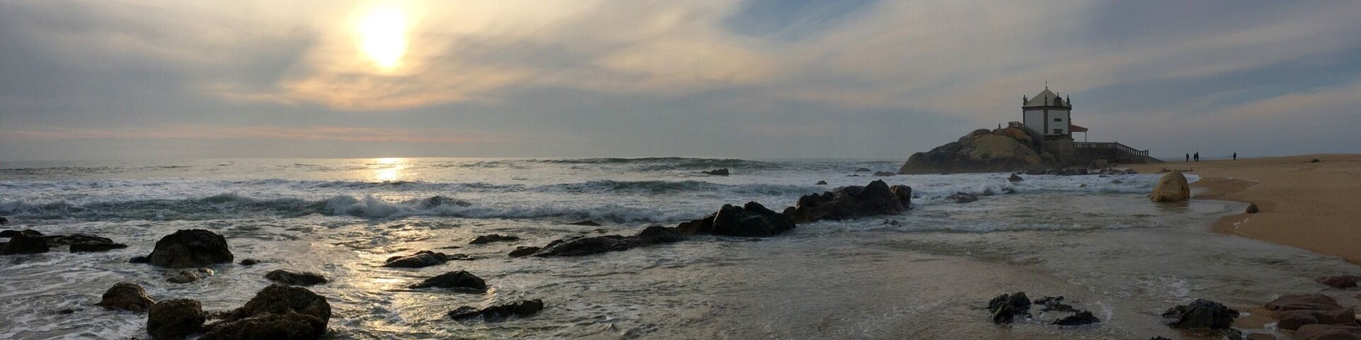 Chapel on a rock.
#BeachTips
Vila Nova de Gaia
Portugal
