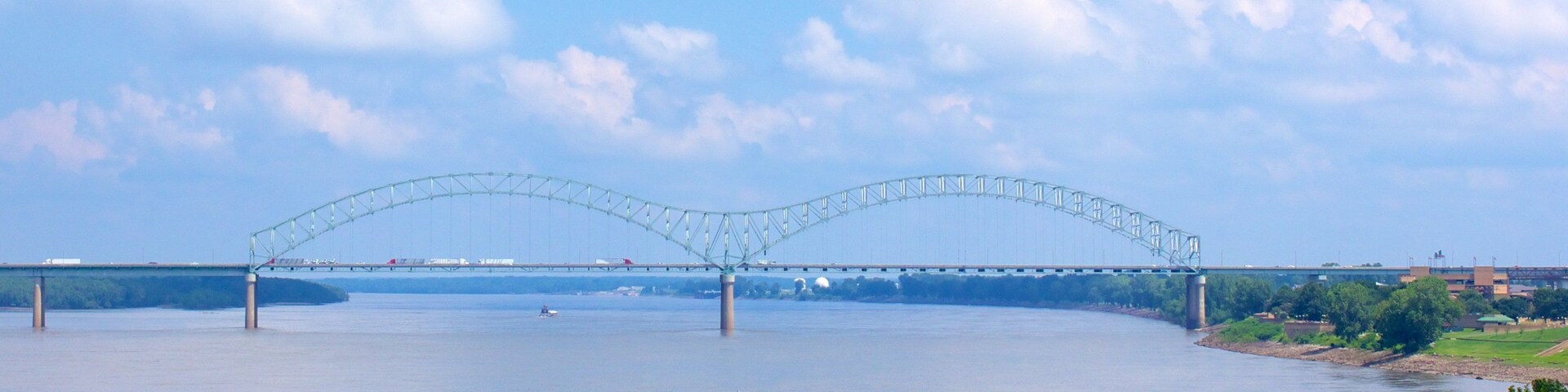 Memphis mostrando um rio ou córrego e uma ponte