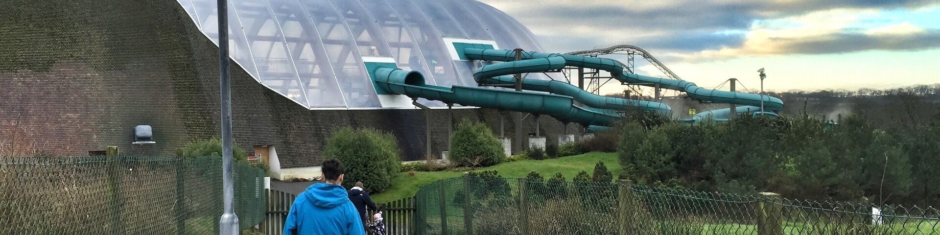 Walking to the Blue Lagoon! A small, but nice water park. Slides, wave machine, lazy river, kiddy area... and a bloody warm swimming pool. Ace!