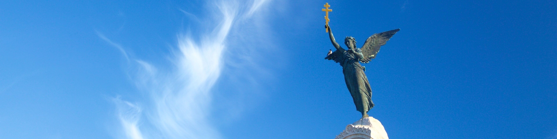 Tallinn showing a statue or sculpture