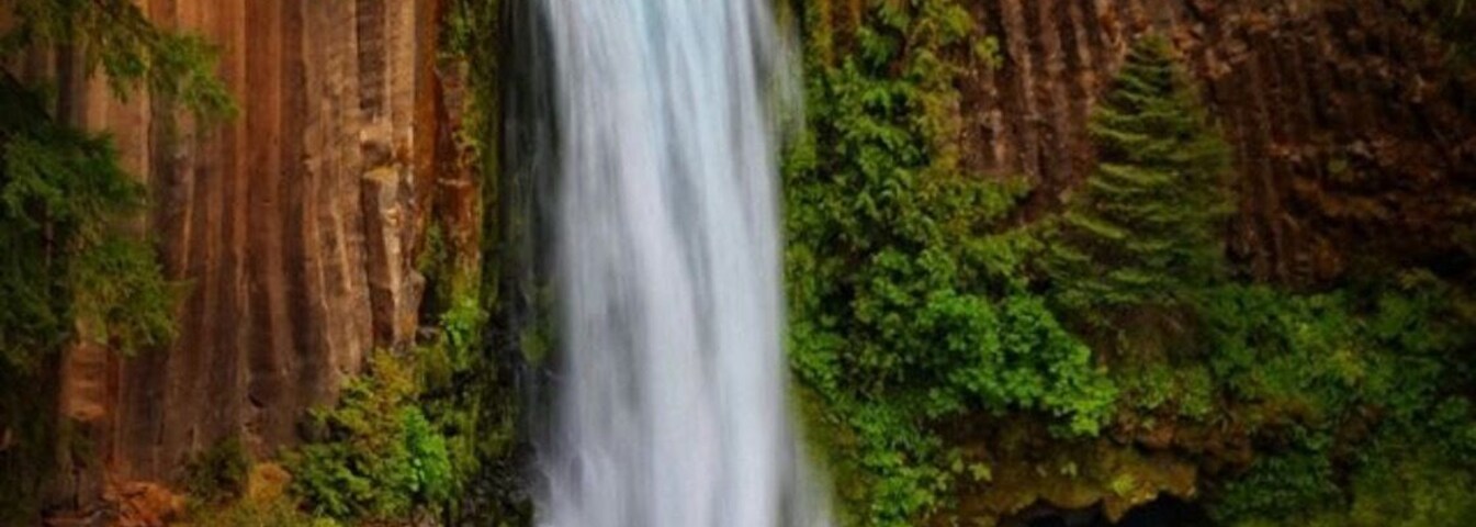 Toketee Falls can be found on the road to Crater Lake. It's an easy hike to the falls. Once you arrive at the platform you have a view of the falls and surrounding area. You can climb down to the river bed, but it's very steep.
