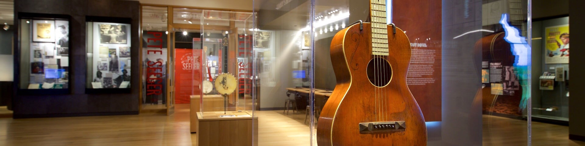 Woody Guthrie Center que inclui vistas internas e mĂșsica