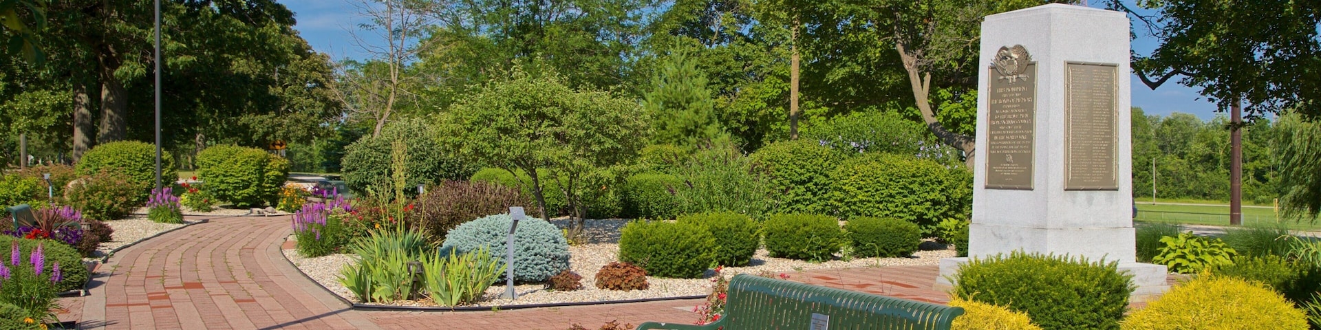 Hoyt Park caracterizando um parque e flores