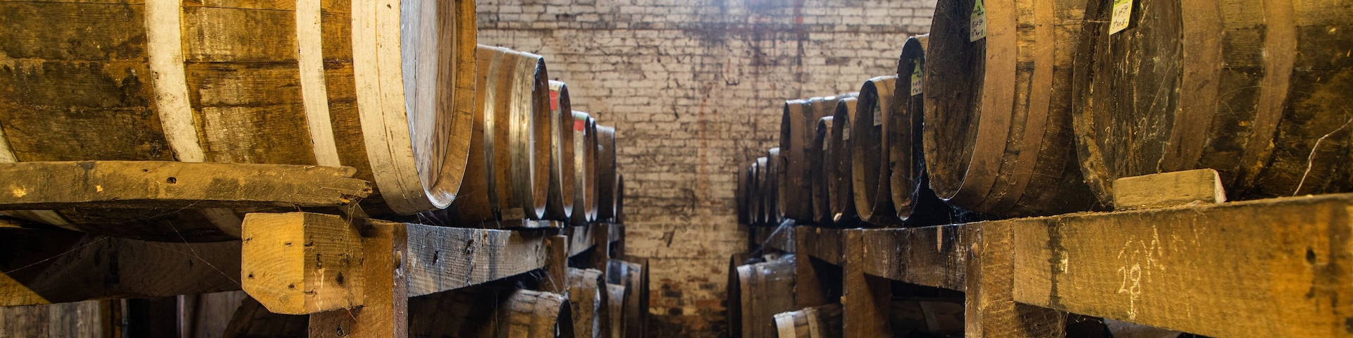 Chambers Rosewood Winery showing interior views