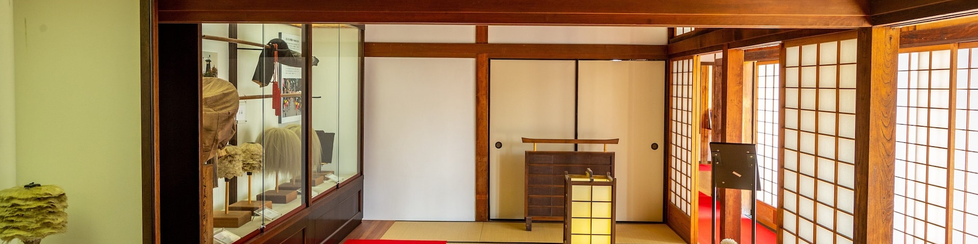 Izushi Karo Yashiki which includes interior views and heritage elements