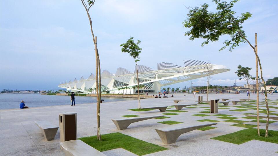 Museum of Tomorrow showing street scenes