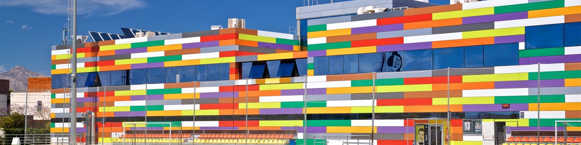 Arena Alicante showing a park, outdoor art and modern architecture