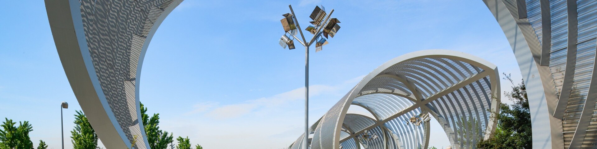 Puente Monumental Parque de Arganzuela showing a bridge