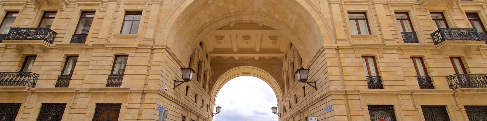 Banco Santander featuring heritage architecture