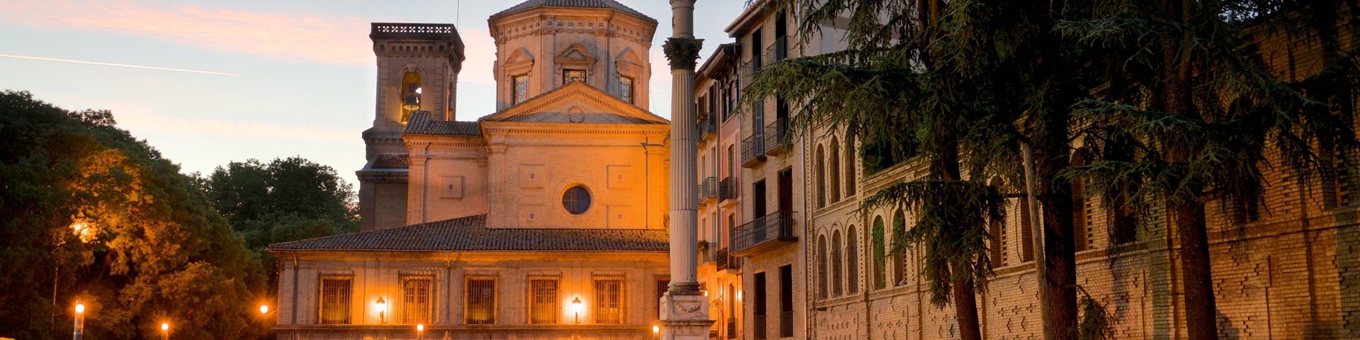 Parroquia San Lorenzo which includes a garden, a sunset and flowers