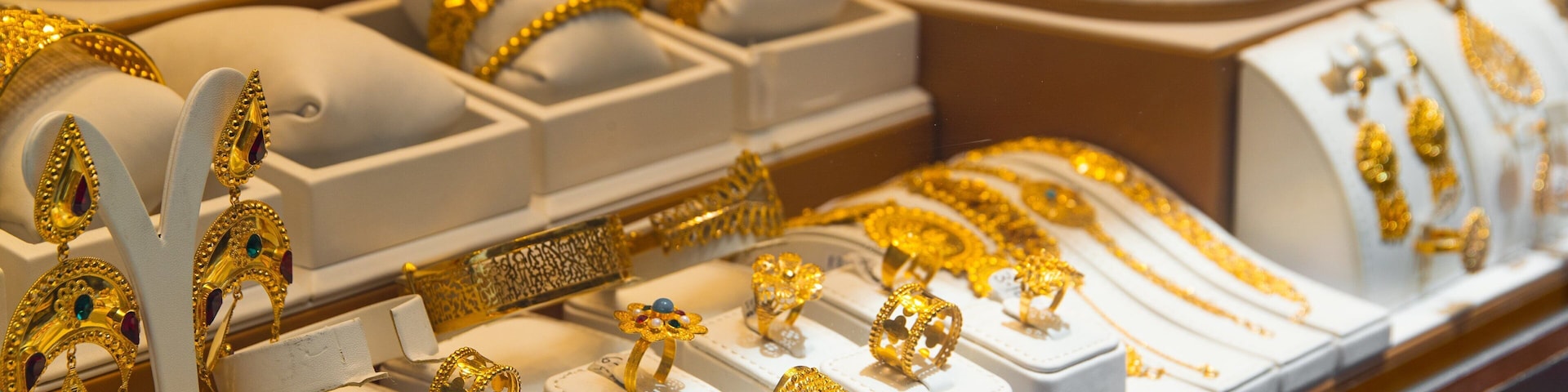 Gold Souq showing interior views and shopping