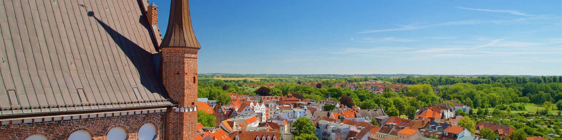 St.-Georgs-Kirche que inclui elementos de patrimônio, uma cidade pequena ou vila e cenas tranquilas