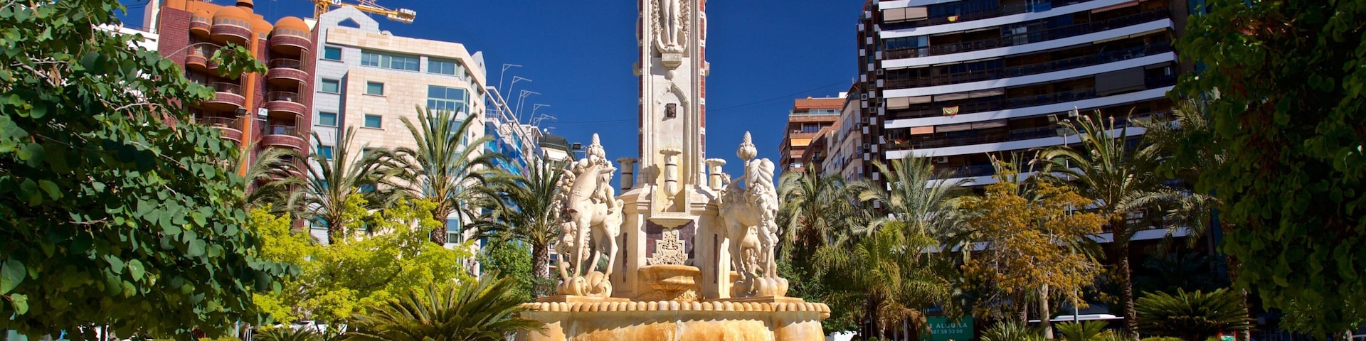 Placa de los Luceros showing a fountain, heritage elements and a garden
