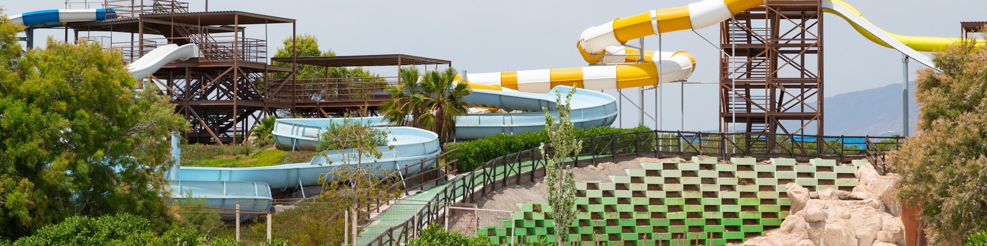 Mario Park showing a waterpark and landscape views