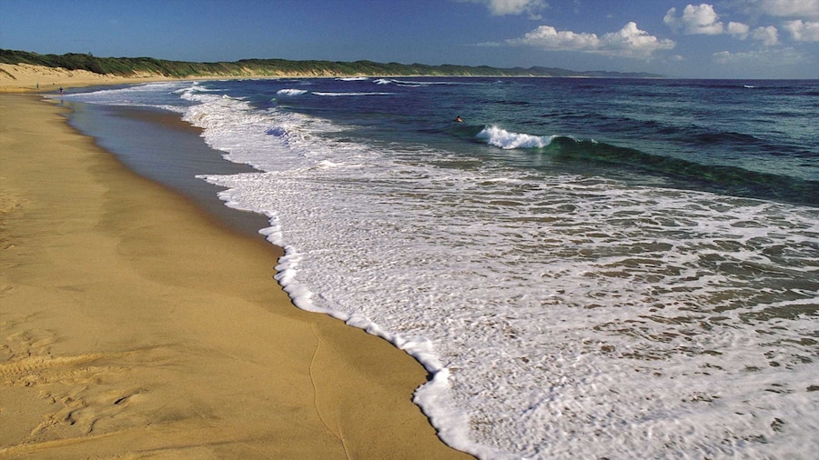 Hluhluwe que inclui uma praia e paisagem