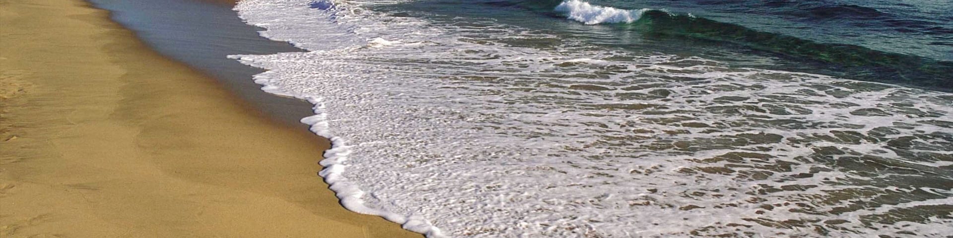 Hluhluwe que inclui uma praia e paisagem