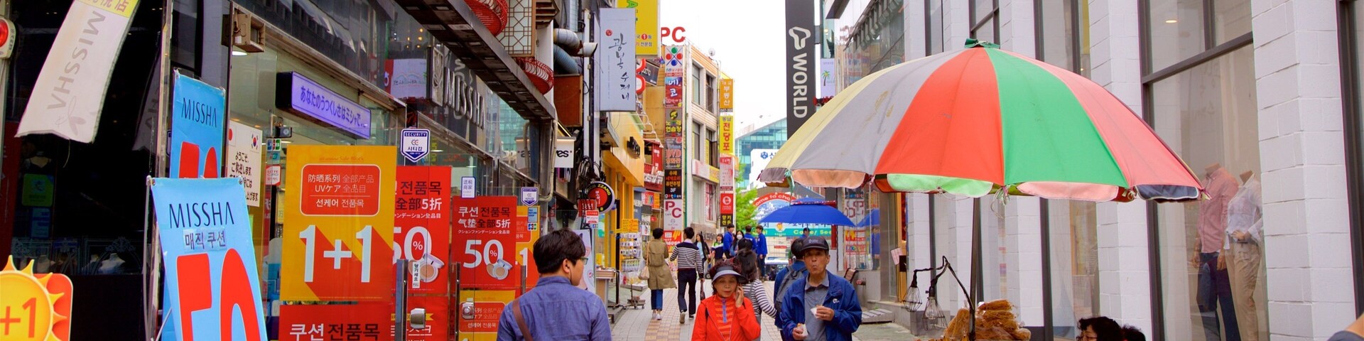 Gwangbokro Culture and Fashion Street que inclui sinalização, uma cidade e distrito comercial central