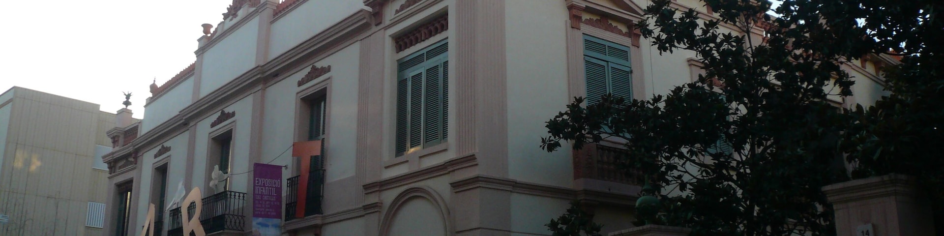 Biblioteca Municipal - Can Castells. C. Lluís Castells, 16 (Sant Boi de Llobregat).