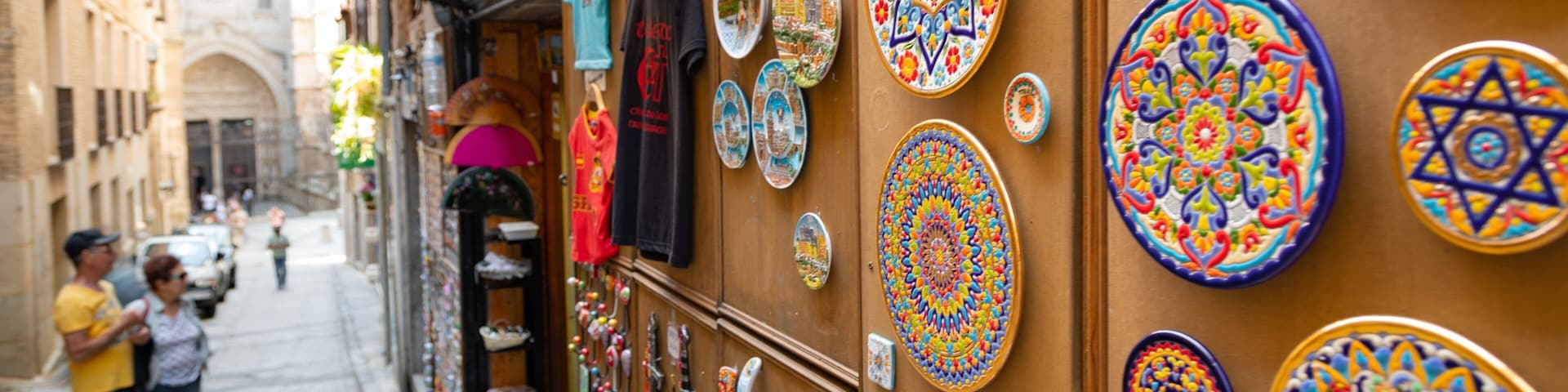 Toledo City Centre showing markets and street scenes as well as a couple