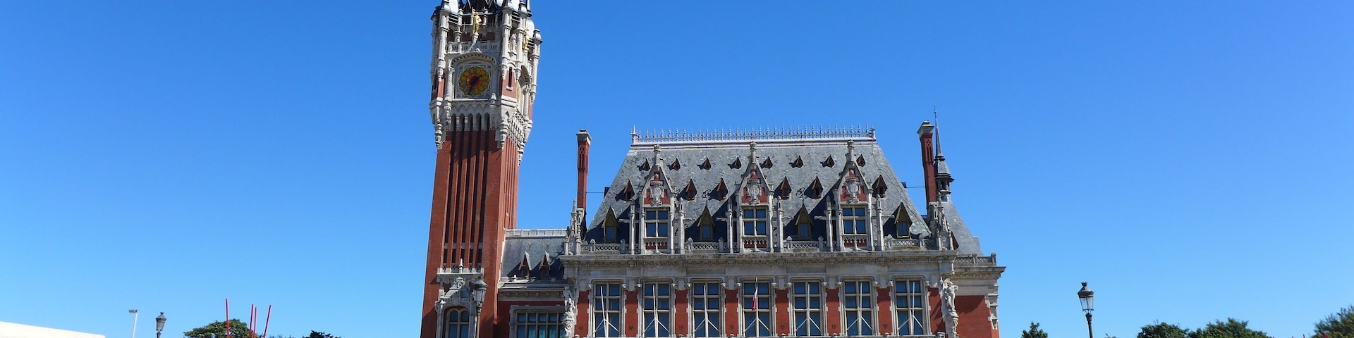 This building is indexed in the Base Mérimée, a database of architectural heritage maintained by the French Ministry of Culture, under the reference PA62000055 .