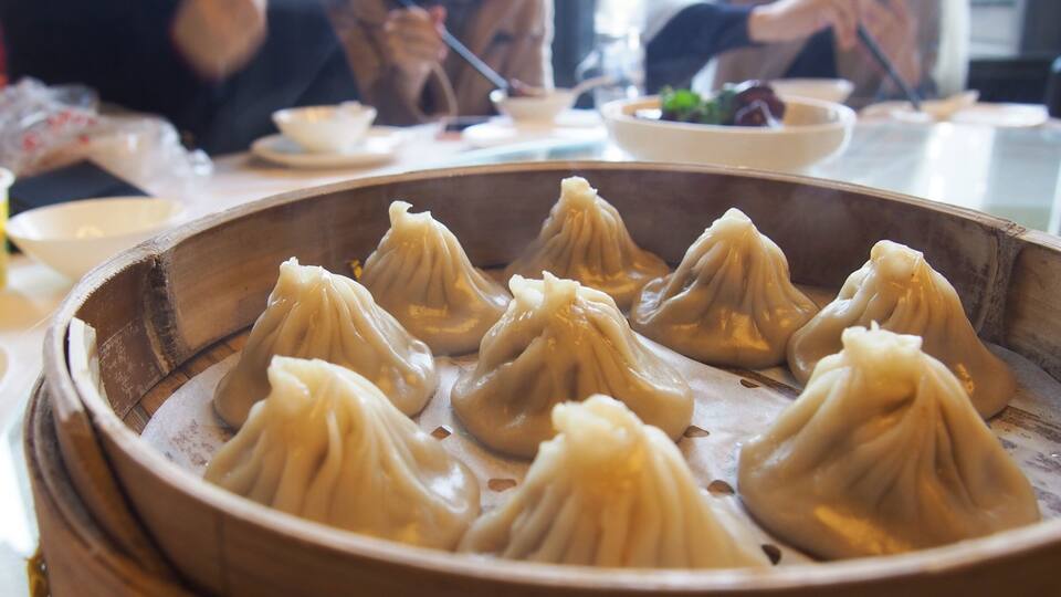 Every city in Jiangsu has its own edition of soup dumplings. The Wuxi's edition is just too sweet for me.....