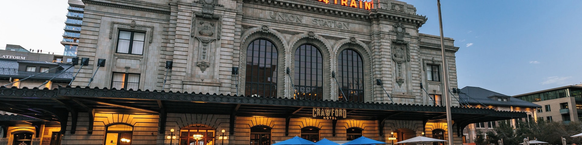 O edifício da Estação Union com o Hotel Crawford em primeiro plano.