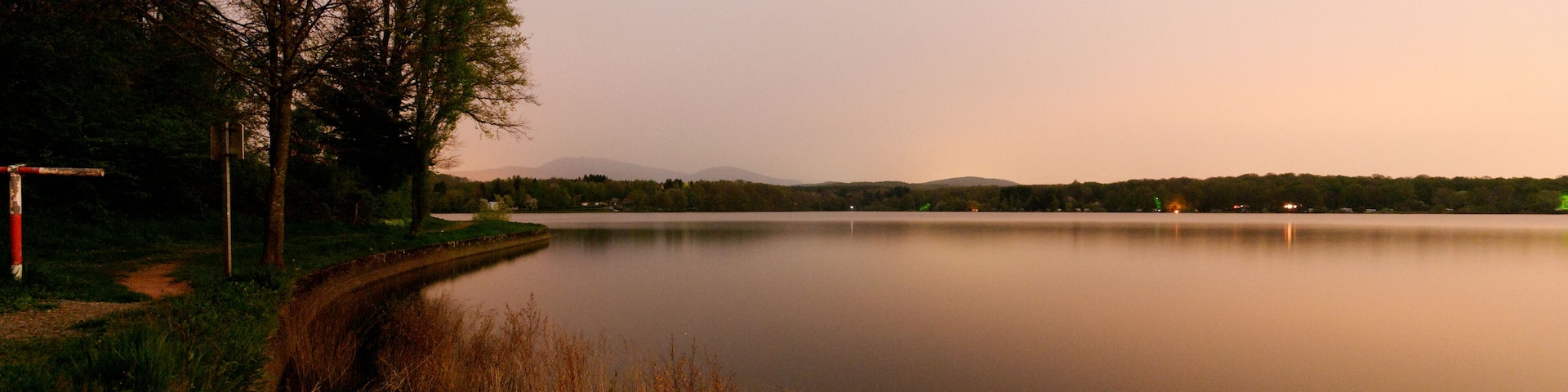 This file was uploaded with Commonist. Bassin de Champagney (sous le clair de Lune).