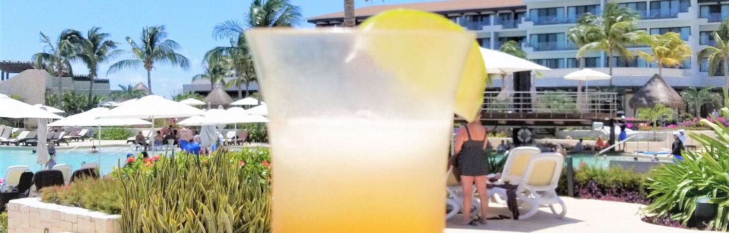 Fave poolside bevy - the "Iceberg" - Margarita + Cerveza (Bueno!)