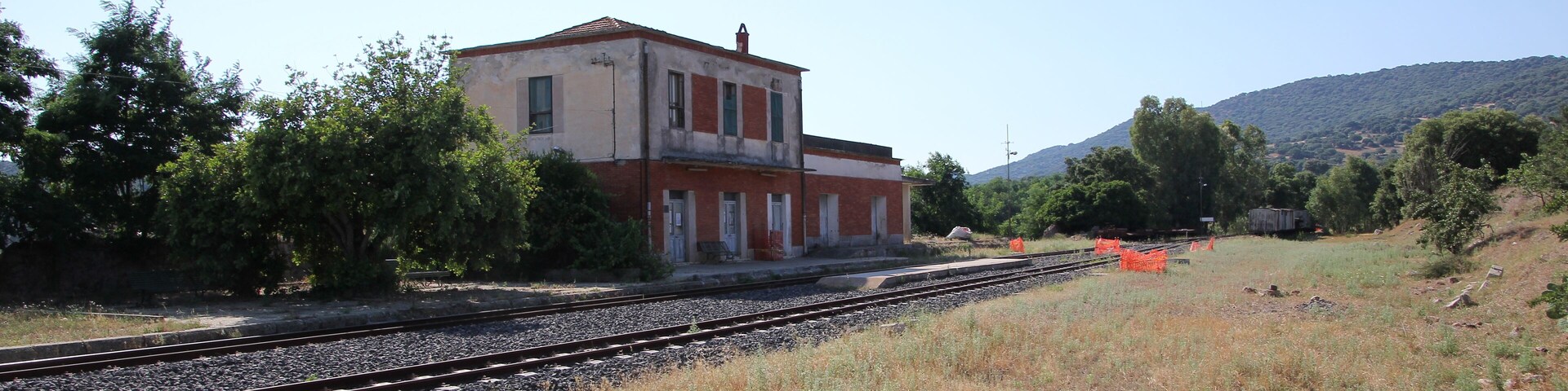 Oniferi, stazione ferroviaria