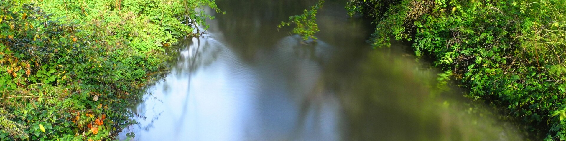 This file was uploaded with Commonist. La Douce, à Bermont. Photo réalisée avec un filtre ND400 + filtre polarisant.