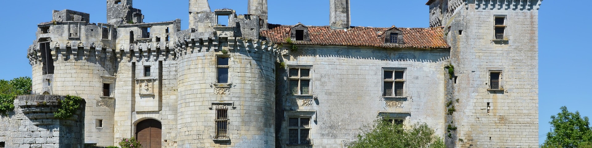 This building is classé au titre des Monuments Historiques. It is indexed in the Base Mérimée, a database of architectural heritage maintained by the French Ministry of Culture, under the reference PA00082629 .