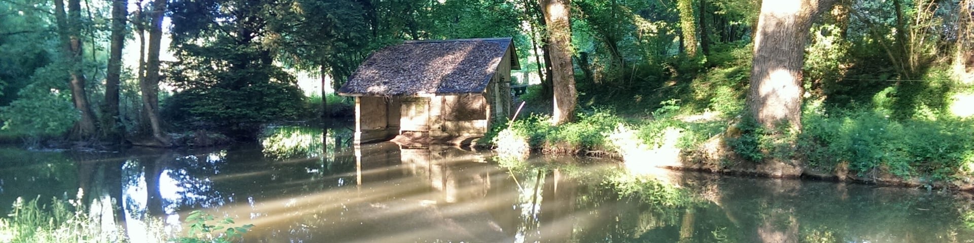Un ancien lavoir, sur la Cisse, à Chambon-sur-Cisse.