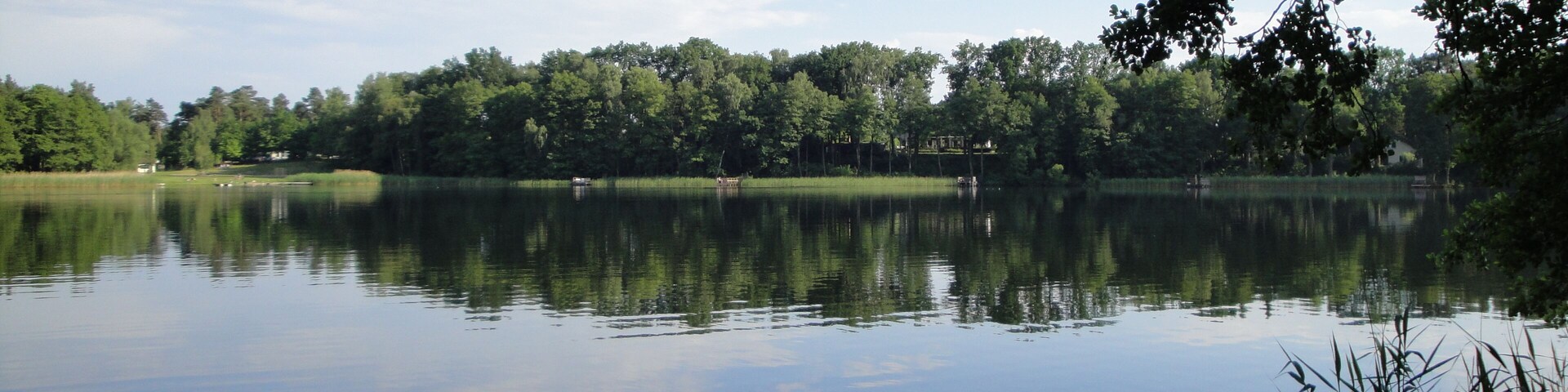 Böhmerheide, Schorfheide: Blick vom Nordufer des Weißen Sees Richtung Südosten: öffentliche Badestelle, im Hintergurnd das „Cafe am Weißen See“