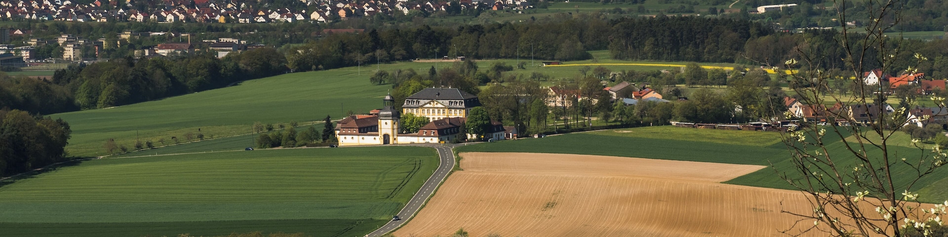 View from the Retterner Kanzel towards Forchheim. In the middle the Jägersburg is to be seen.