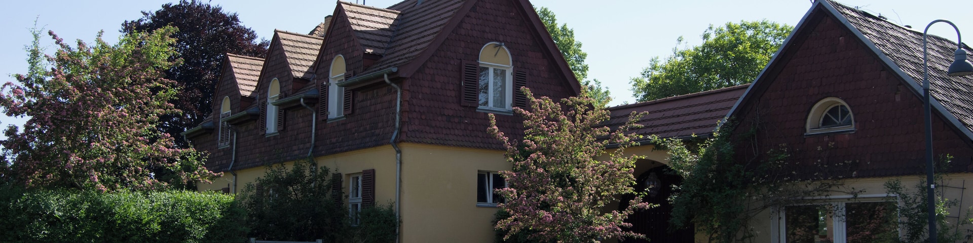 Schwielowsee, Ortsteil Geltow in Brandenburg. Das Haus Am Wasser steht unter Denkmalschutz.