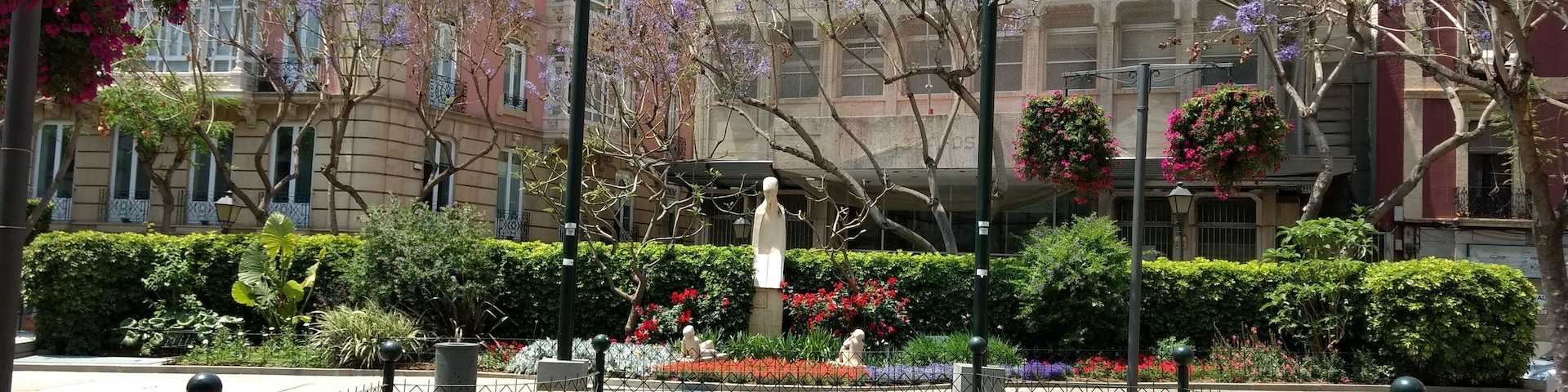 Plaza Juan Cassinello, también conocida como plaza del educador y, tradicionalmente, plaza de la leche.