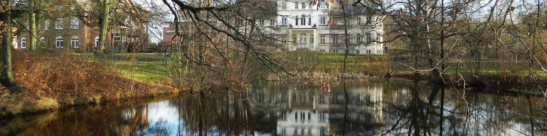 This is a photograph of an architectural monument. It is on the list of cultural monuments of Hamburg, no. 26118