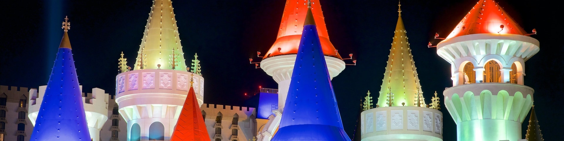 Las Vegas que inclui um castelo e cenas noturnas