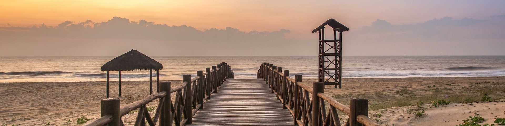 The beach of grussaí is in São João da Barra, 4 hours from the center of Rio, a place known for its beautiful beaches and the ruins of Atafona, where we find several houses being swallowed by the sea.