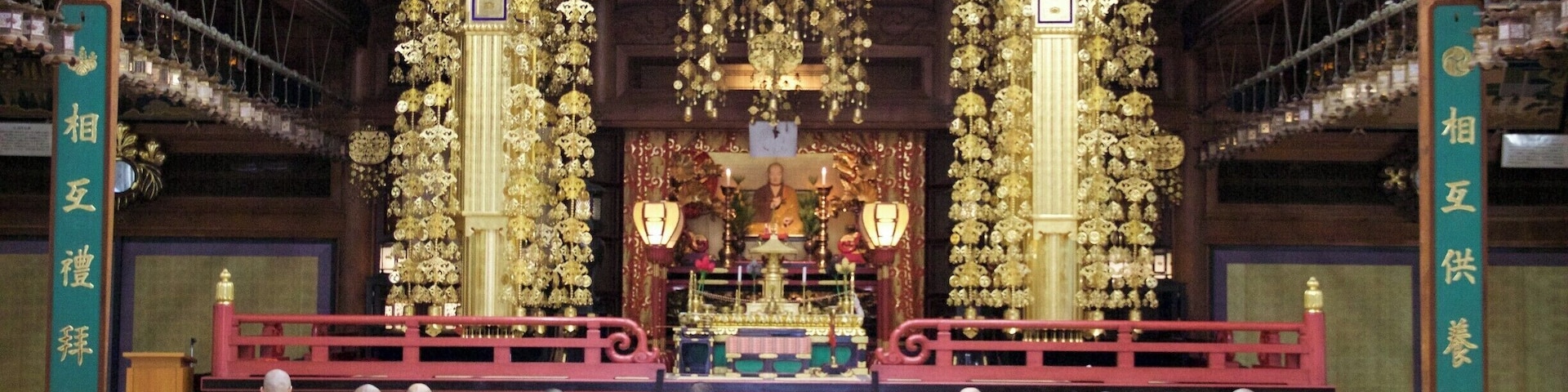 Guided Shingon Buddhist meditation in Mt Koya.
#manmademiracles #lifeatexpedia