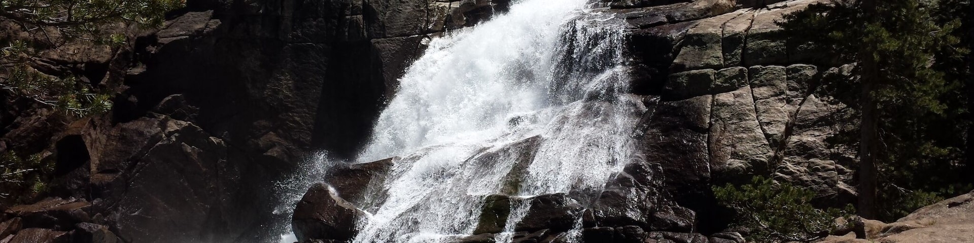 Tuolumne Falls is one of the many waterfalls along the PCT towards Glen Aulin high Camp in Yosemite National Park.
This is a great Day hike out of Tuolumne Meadows in yosemite ofr a great beginner backpacking experience.
http://sierrarecmagazine.com/project/glen-aulin-day-hike-yosemite-national-park/