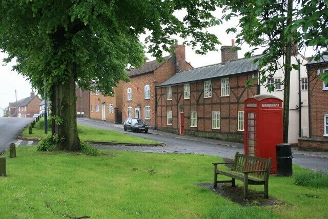 The Crescent, Brinklow These cottages face onto Brinklow Green.
