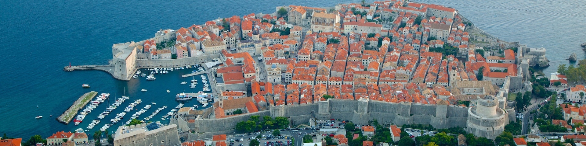 Dubrovnik – Dalmácia do Sul caracterizando uma cidade litorânea