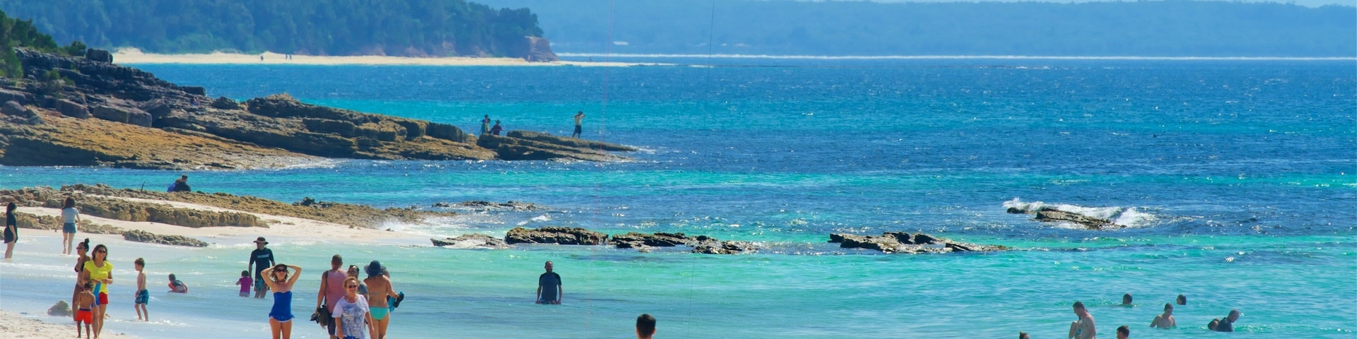 Jervis Bay National Park which includes rocky coastline and a beach as well as a large group of people