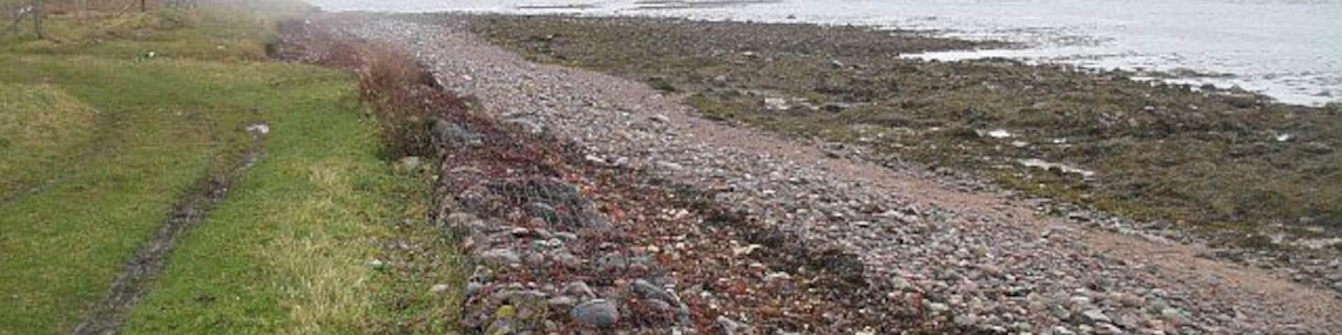 Beach, Sròn Ruadh Stony beach, Tong / Tunga.