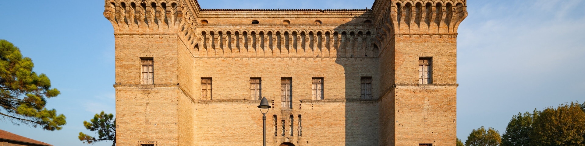 Castiglione di Ravenna showing heritage architecture and a castle