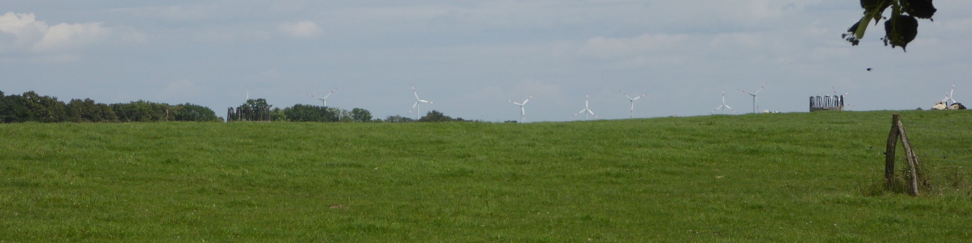 Windkraftanlagen (WKA) in der Nähe des Ökodorfes Brodowin (aufgenommen während einer Betriebsführung durch das Ökodorf Brodowin (16230 Chorin Ortsteil Brodowin))
