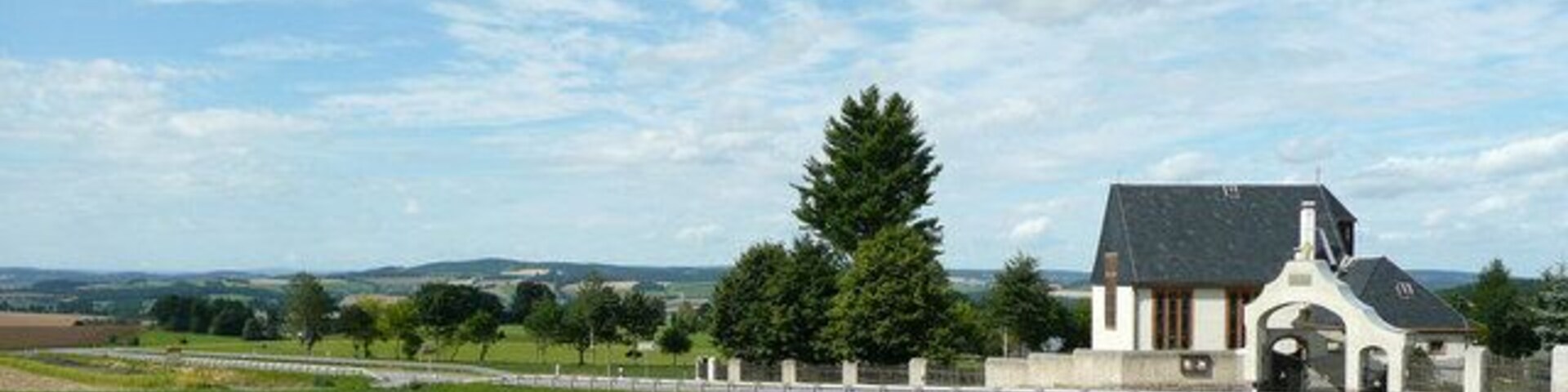 Hilmersdorf: Blick zur Friedhofskapelle