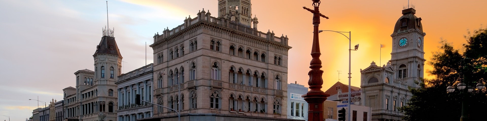 Ballarat mostrando cenas de rua e um pôr do sol