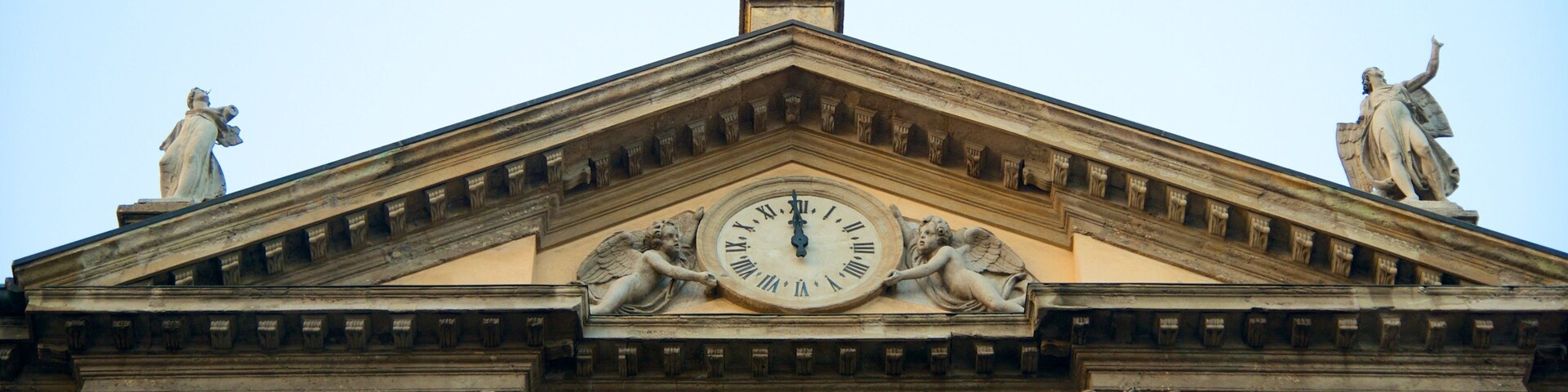 Milan which includes heritage architecture